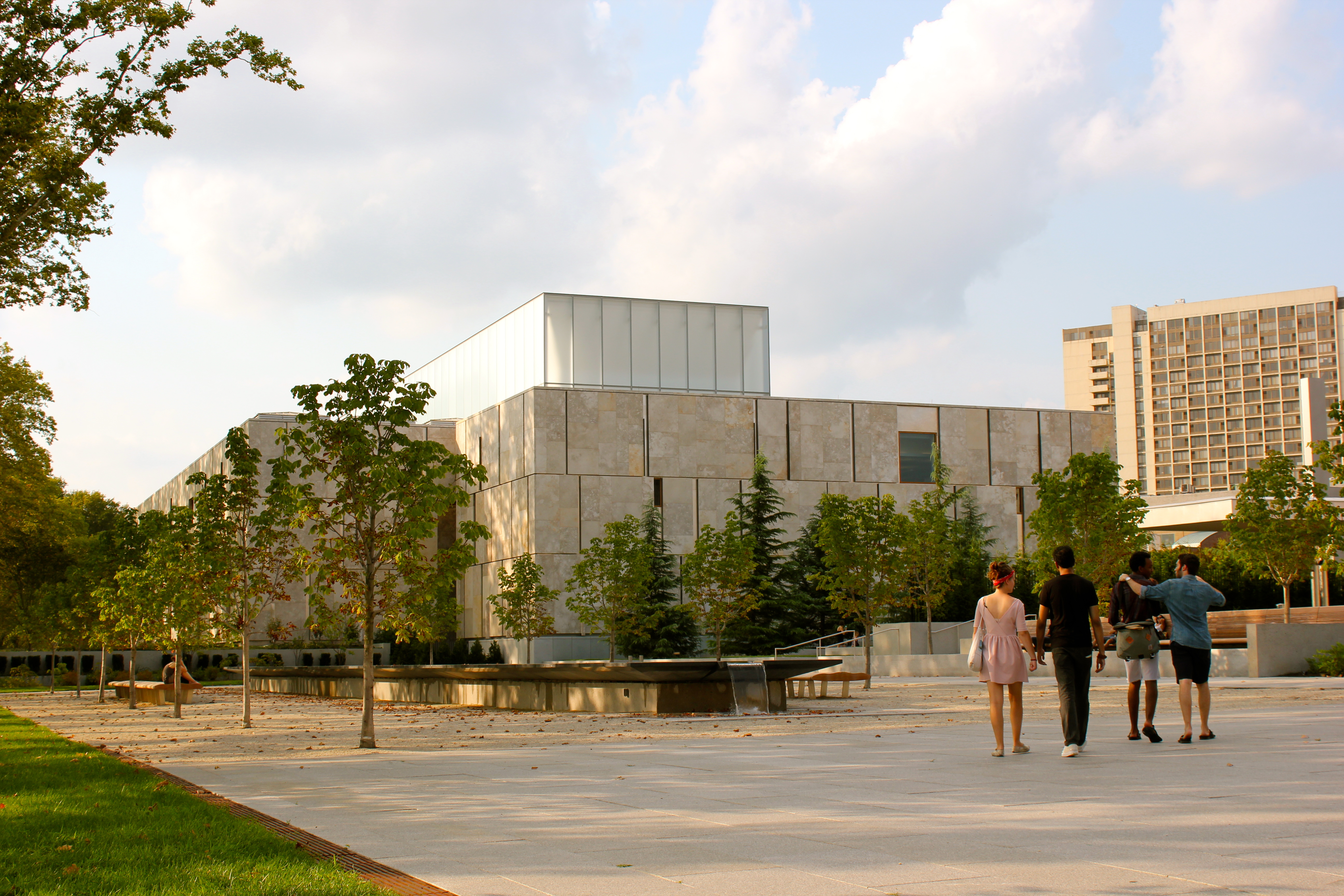 Barnes Collection’s New Location Dazzles - The Phoenix