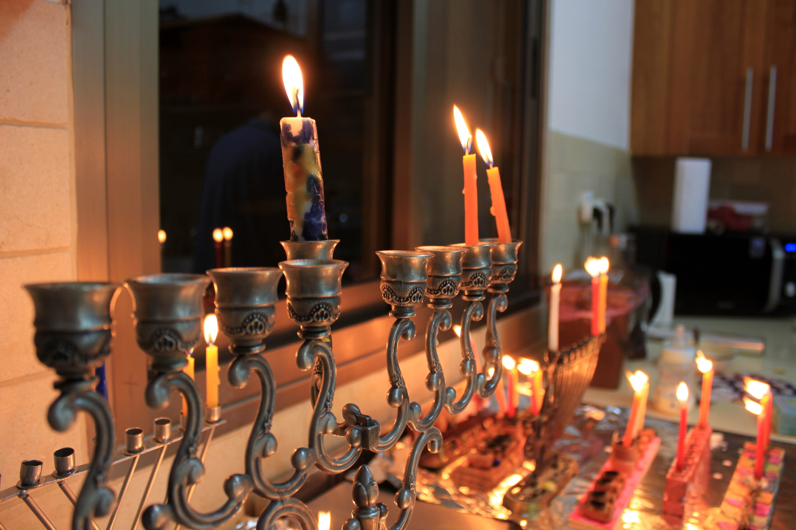 Swarthmore Jewish Groups Hold Vibrant Hanukkah Festivities - The Phoenix